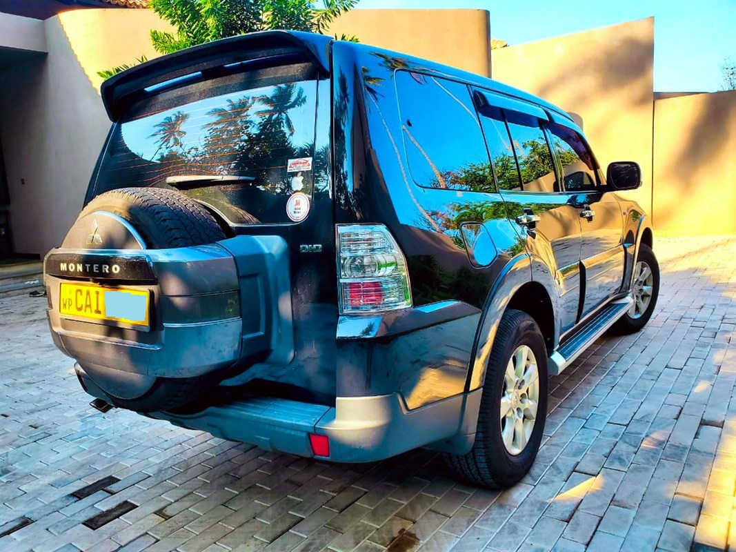 Rent Mitsubishi Montero car | Asia Fleet Lanka